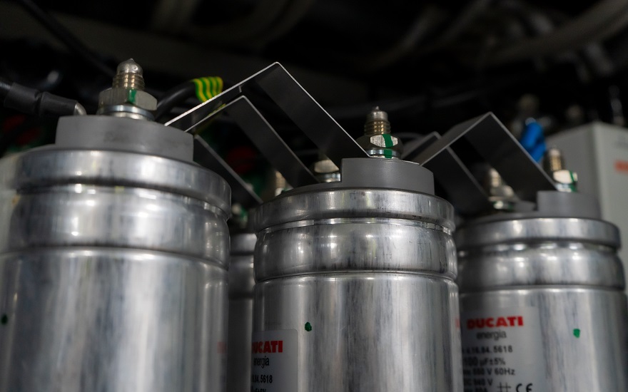 FREE Whitepaper - Why Do UPS Capacitors Fail? | Riello UPS